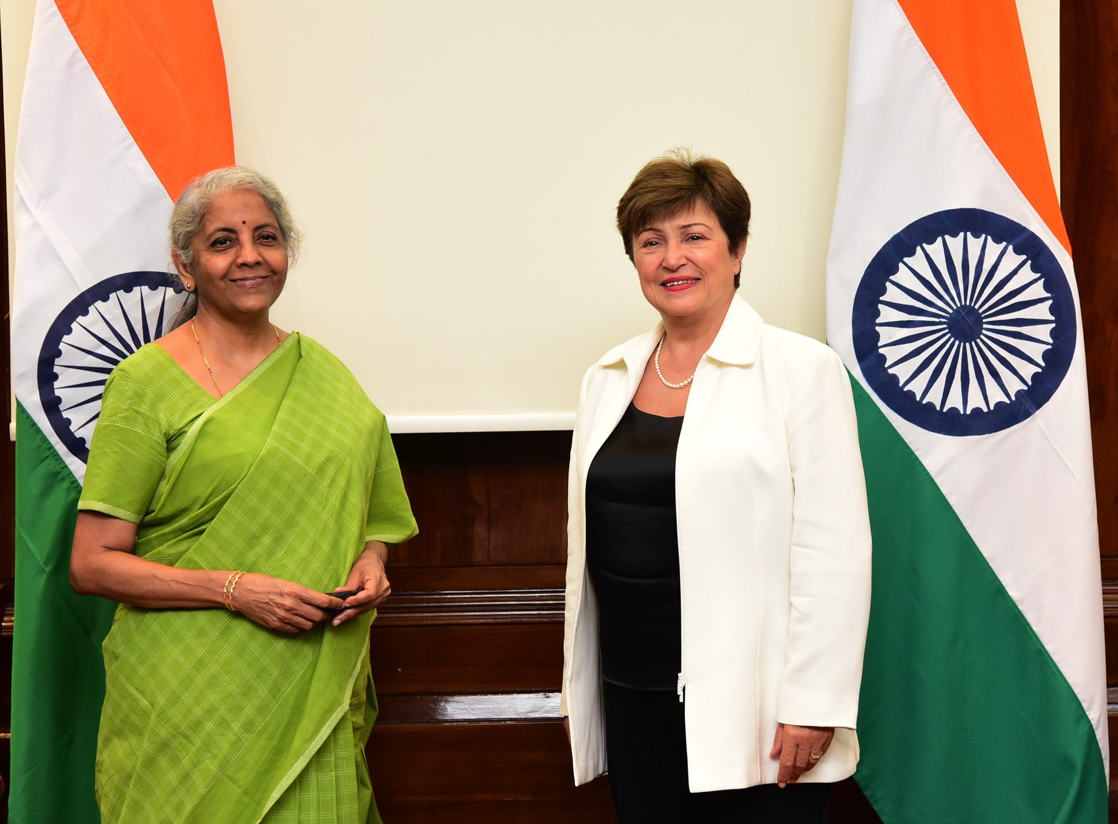 File:Smt. Nirmala Sitharaman Hon'ble Finance Minister of India.jpg ...