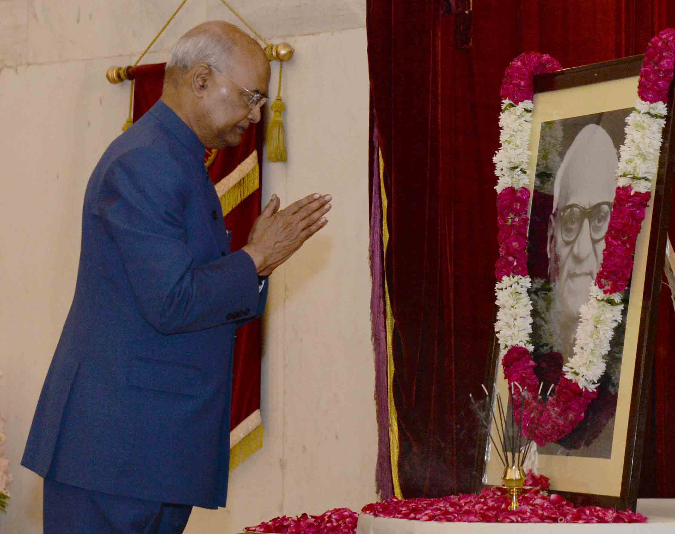 President of India Pays Floral Tributes to Shri V.V. Giri on his Birth ...